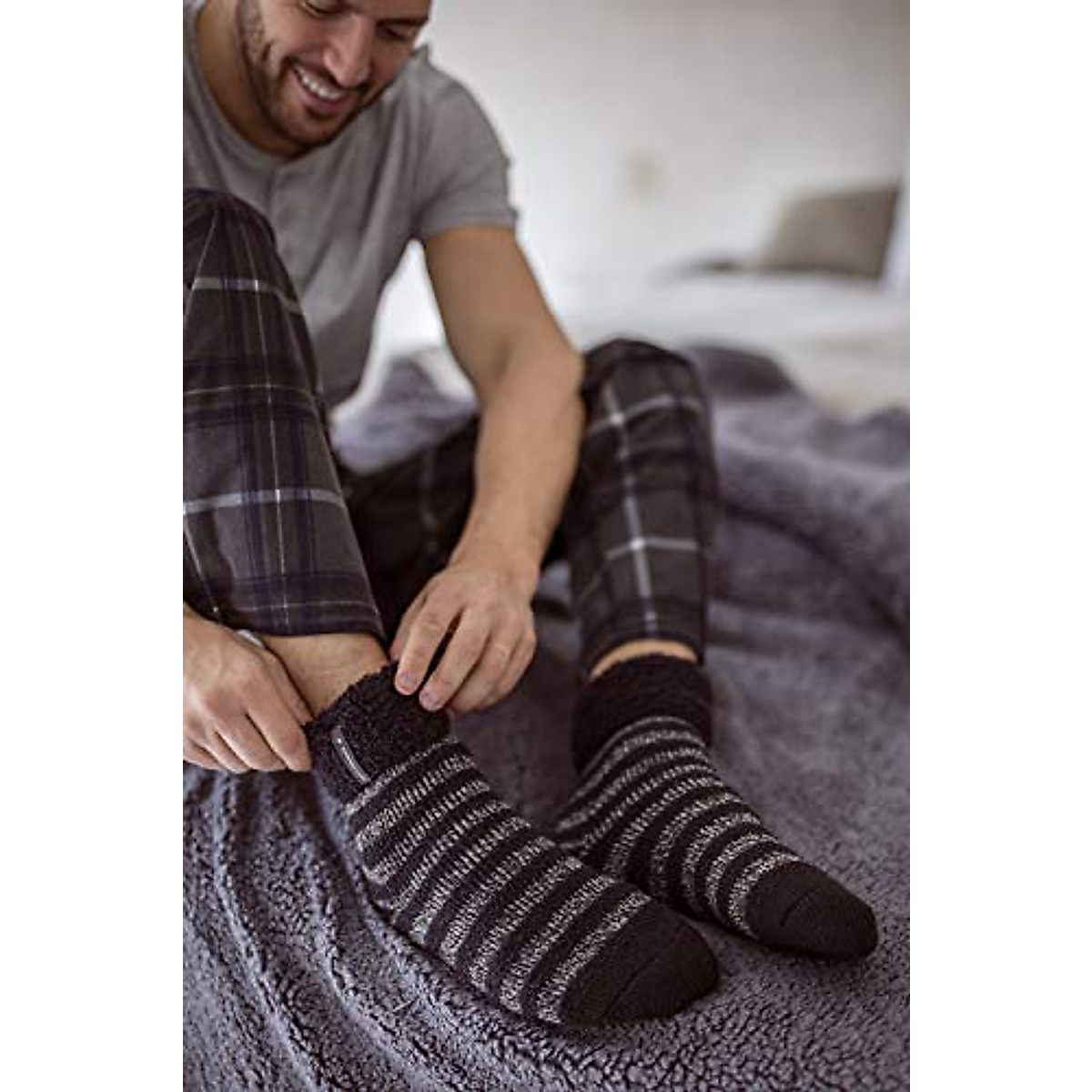 HEAT HOLDERS Mens Luxury Cozy Soft Fleece Lined Fluffy Bed Socks for Sleep (Charcoal (Lumi), 7-12)