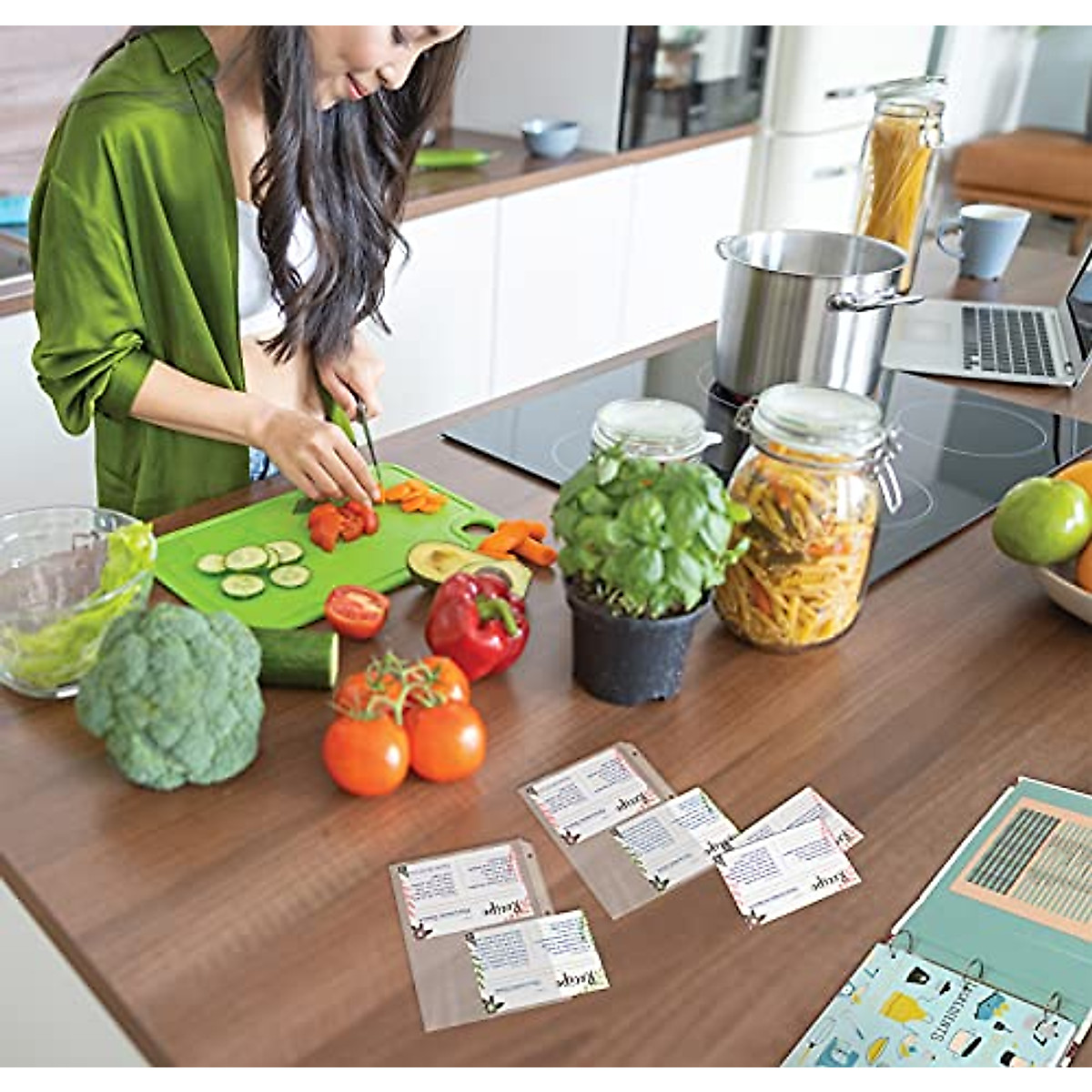 Better Kitchen Products Recipe Card Page Protectors, 100 Count, 4 x 6 inch Pockets, 2 Pockets Per Page, Recipe Book Pocket Page Refill Sheets, 8.5 x 6.9 Inches, 3-Hole Punched-100 Pack