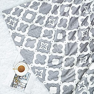 junovo Soft Sherpa Fleece Blanket Fuzzy Throw Blanket, Plush Reversible Bedding Blanket, Warm Lucky Clover Blanket with Cozy Sherpa, Washable Decorative Blanket for Couch Bed Sofa Kids Adults, 60"x80"