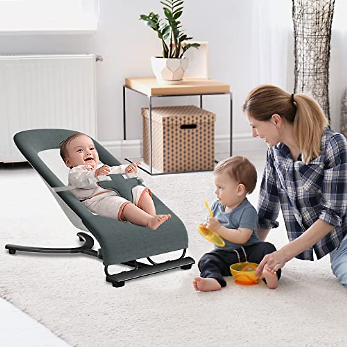 Baby Bouncer, Portable Bouncer Seat for Babies, Portable Baby Rocker with 3-Point Harness, Portable Rocker with Mesh Fabric and Babies Soothing Vibrations (Grey)