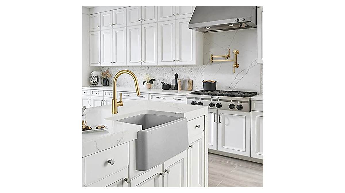 Brushed Gold Kitchen Faucet with Easy Pull-Down Sprayer