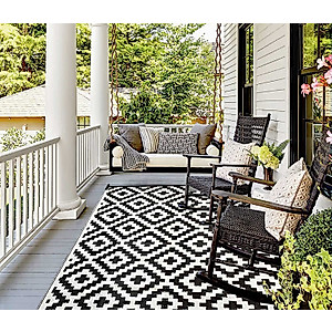 HOYJA Outdoor Plastic Straw Rug for Patio RV Camping 5 x 8ft Waterproof Black White Outdoor Area Rugs,Reversible Portable Large Floor Mat and Carpet for Oustide Deck Picnic Beach Trailer