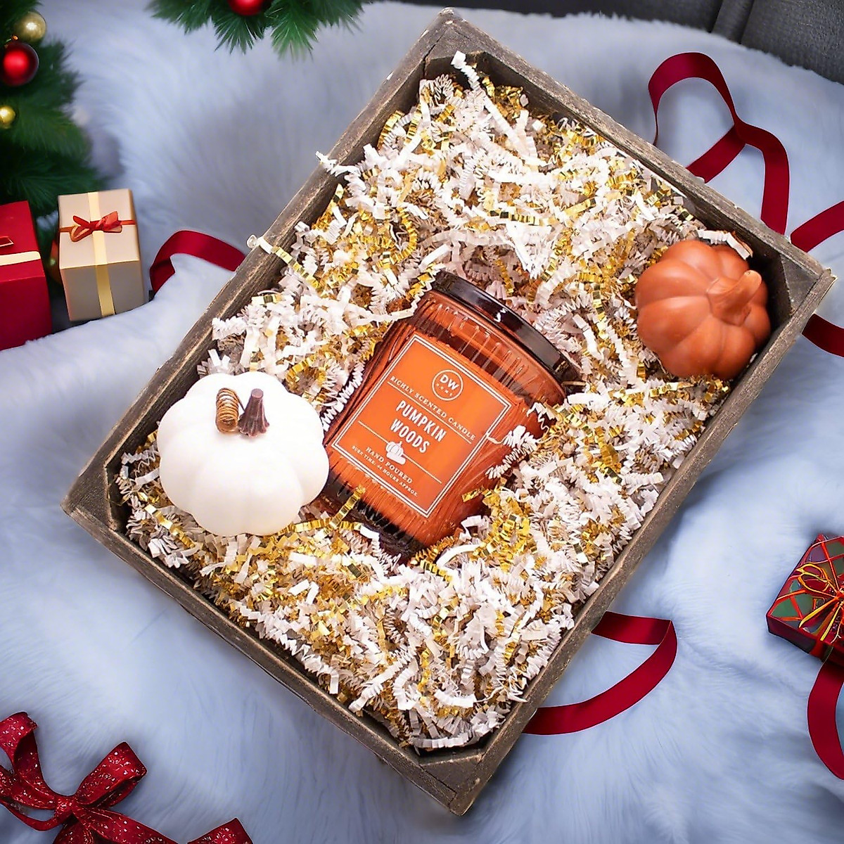 Crinkle Cut Paper Shred Filler (1/2 LB) for Valentine's Day Gifts Craft DIY's Packaging, White & Gold Shredded paper for Gift Box, Wrapping & Basket Filling for Christmas, Halloween & Wedding Decorations (White & Gold）