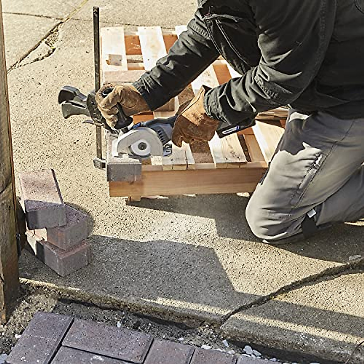 Dremel US20V-01 Compact Circular Saw Tool Kit with (1) 20V Battery, (3) Cutting Wheels & Storage Bag - 15,000 RPM - Ideal for Flush Cutting, Plunge Cutting and Surface Preparation