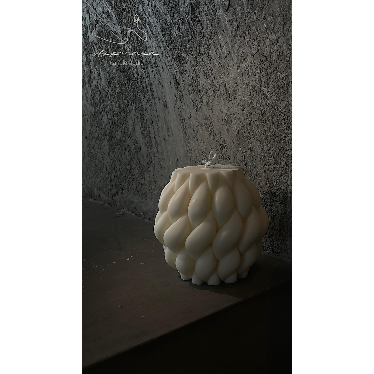 Hyznengu Knot Ball Candle - White Super Large Handmade Pillar Scented Soy Wax Candles，Elegant Aesthetic Candle for Women，Housewarming Presents，Home Room Shelf Coffee Table Decorative Idea Candles