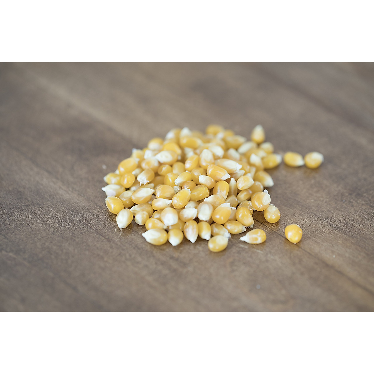 Amish Country Popcorn | 2 lb Bag | Medium Yellow Popcorn Kernels | Old Fashioned, Non-GMO and Gluten Free (Medium Yellow - 2 lb Bag)