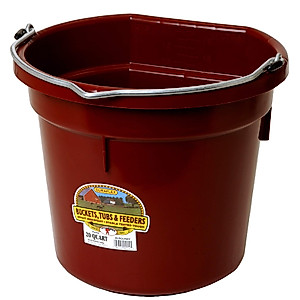 Little Giant® Flat Back Plastic Animal Feed Bucket | Animal Feed Bucket with Metal Handle | Horse Feed & Water Bucket | 20 Quarts | Burgundy