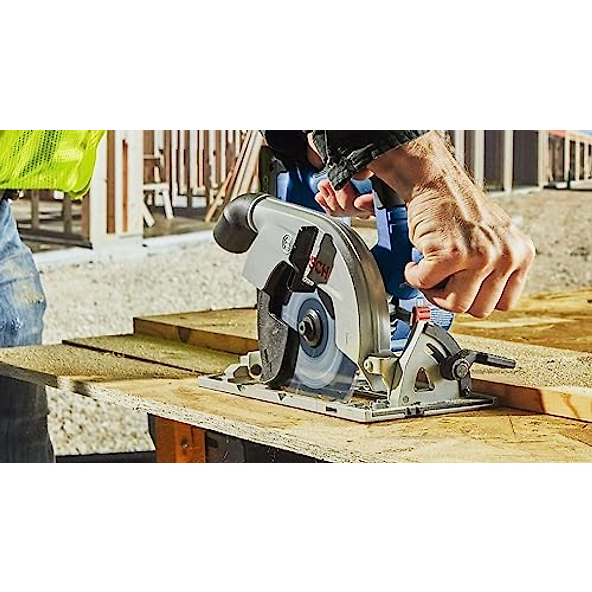 BOSCH GKS18V-22B25 18V Brushless Blade-Right 6-1/2 In. Circular Saw Kit with (2) CORE18V 4 Ah Advanced Power Batteries