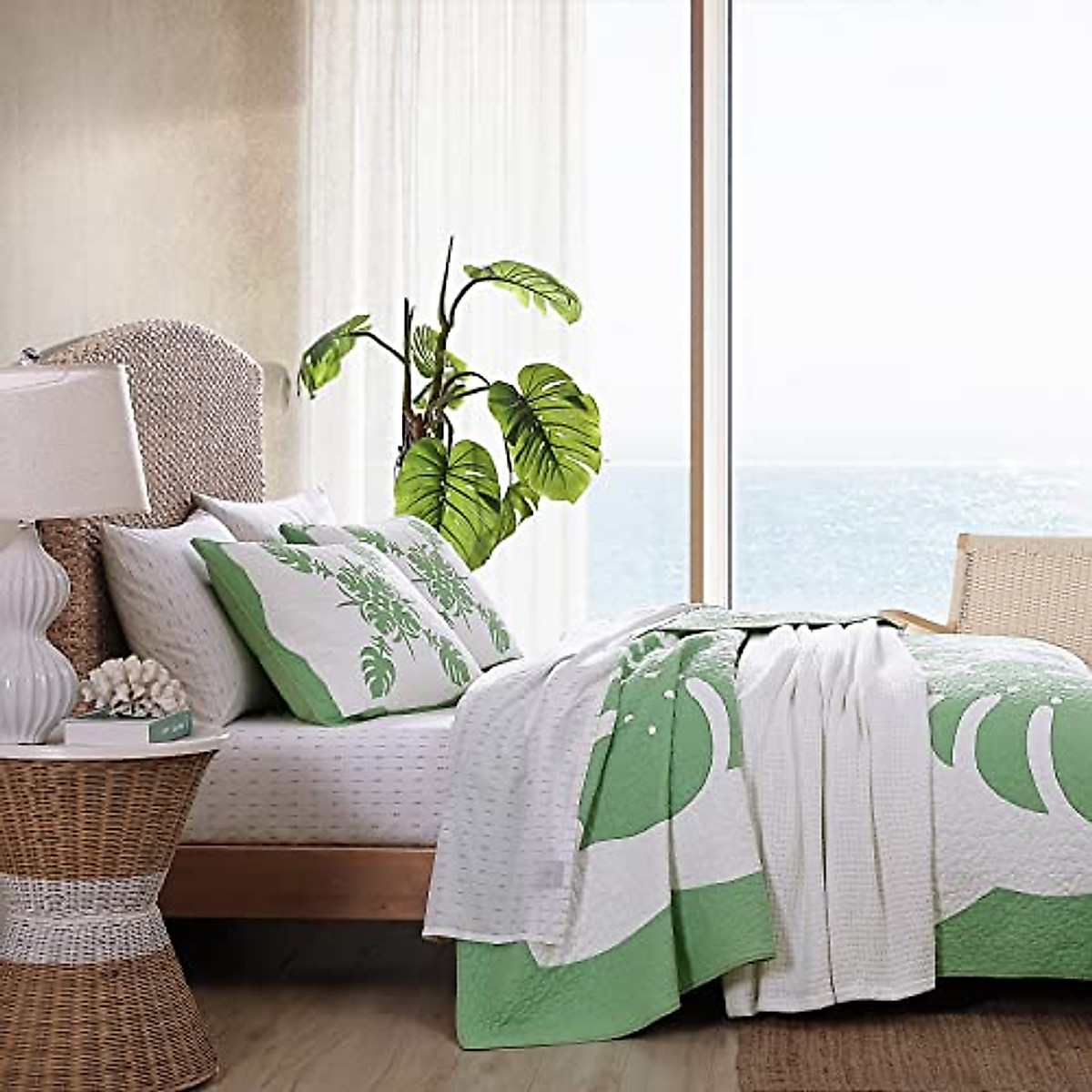 Tommy Bahama - Queen Quilt, Reversible Cotton Bedding, Lightweight Home Decor for All Seasons (Molokai Mint Green, Queen)