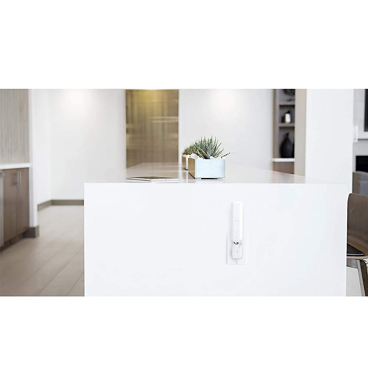 AmpliFi HD WiFi MeshPoint by Ubiquiti Labs, Seamless Whole Home Wireless Internet Coverage, Replace WiFi Range Extenders, Expand Mesh WiFi System, Add to AmpliFi or Third Party Routers (Renewed)