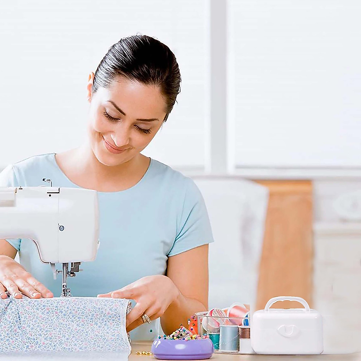 SINGER | Bobbin Winder For Sewing Machines - For Class 15 and 15J Bobbins - Simple & Portable - Battery Powered With Included Power Adapter , White