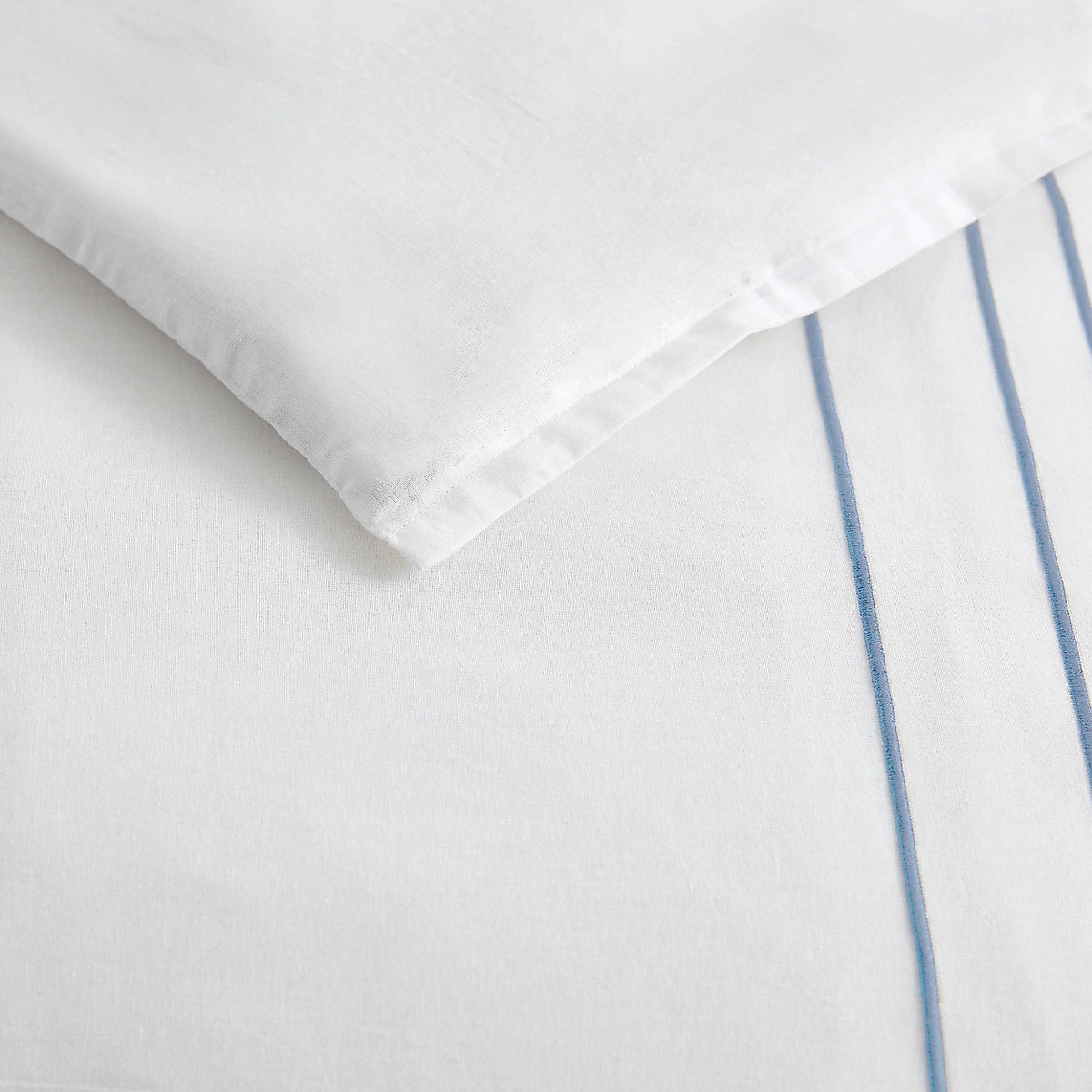 Nautica - King Duvet Cover Set, Soft Bedding with Matching Shams, Embroidered Hotel-Inspired Home Decor (Alden Chambray Blue, King)