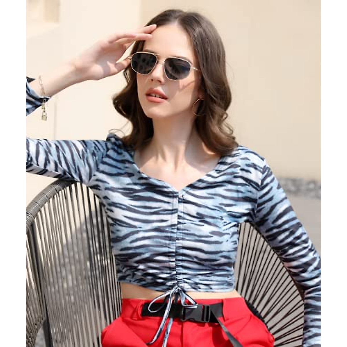 FEISEDY Retro Trendy Aviator Sunglasses Women Men 90s Small Vintage Glasses Stylish Gold Metal Oval Sunglasses B2906