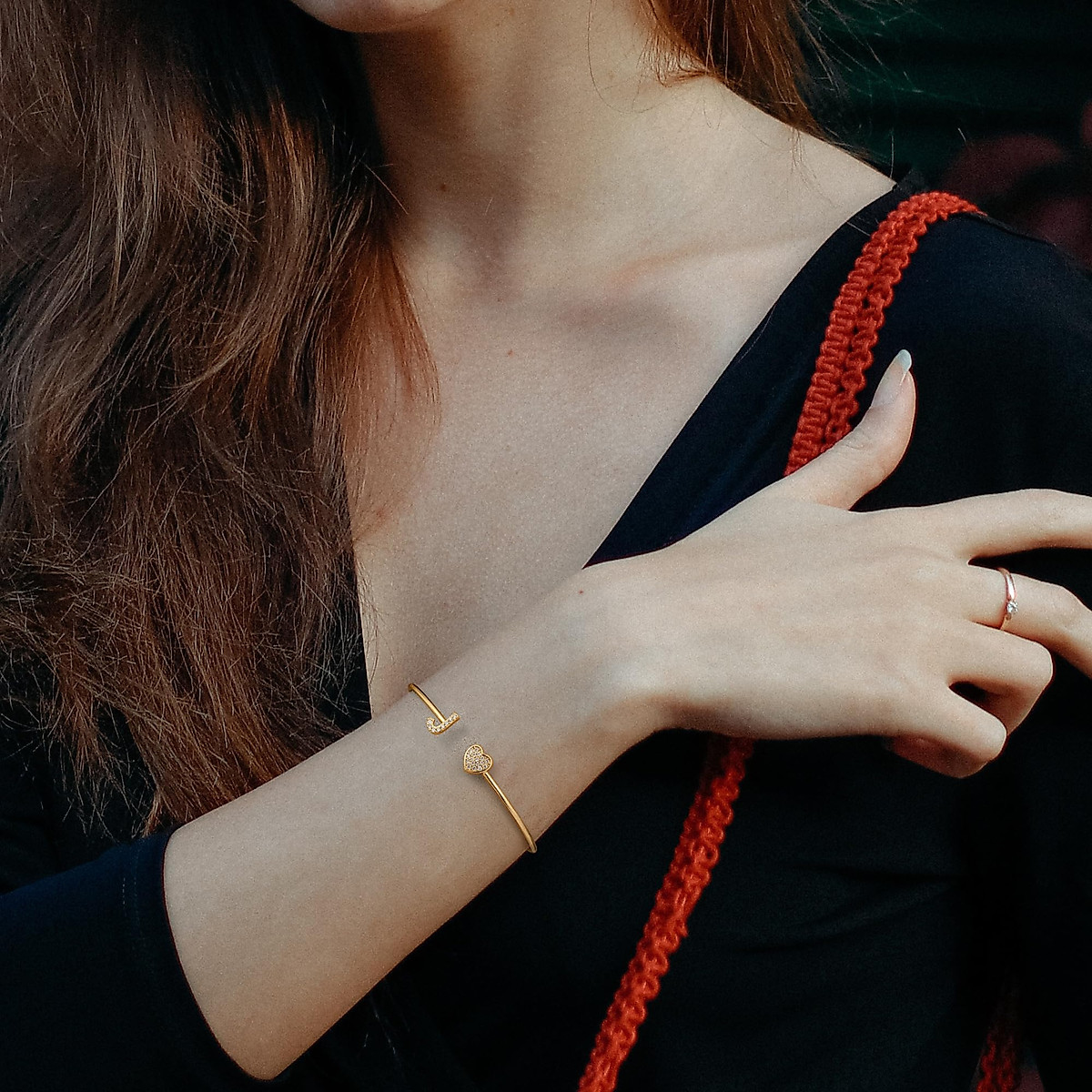 Gold Initial Bracelets for Girls - 14K Gold Plated Letter C Initial Bracelet for Girls Gold Bangle Bracelets for Women Heart Bracelet for Teen Girls Gold Bracelets for Women Teenager Girls Gifts