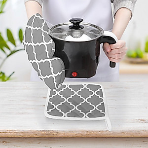 2Pcs Oven Mitts and Pot Holders Set, Classic Quatrefoil Pattern Grey and White Oven Mitts Gloves Set Heat Resistant Hot Pads for Kitchen Cooking Grill