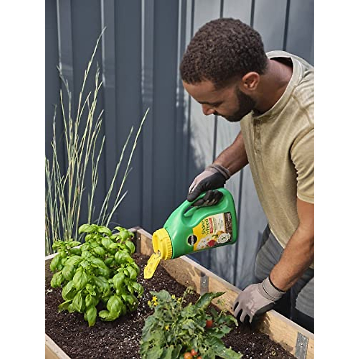 Miracle-Gro 2.04kg Shake n Feed All Purpose Plant Fertilizer