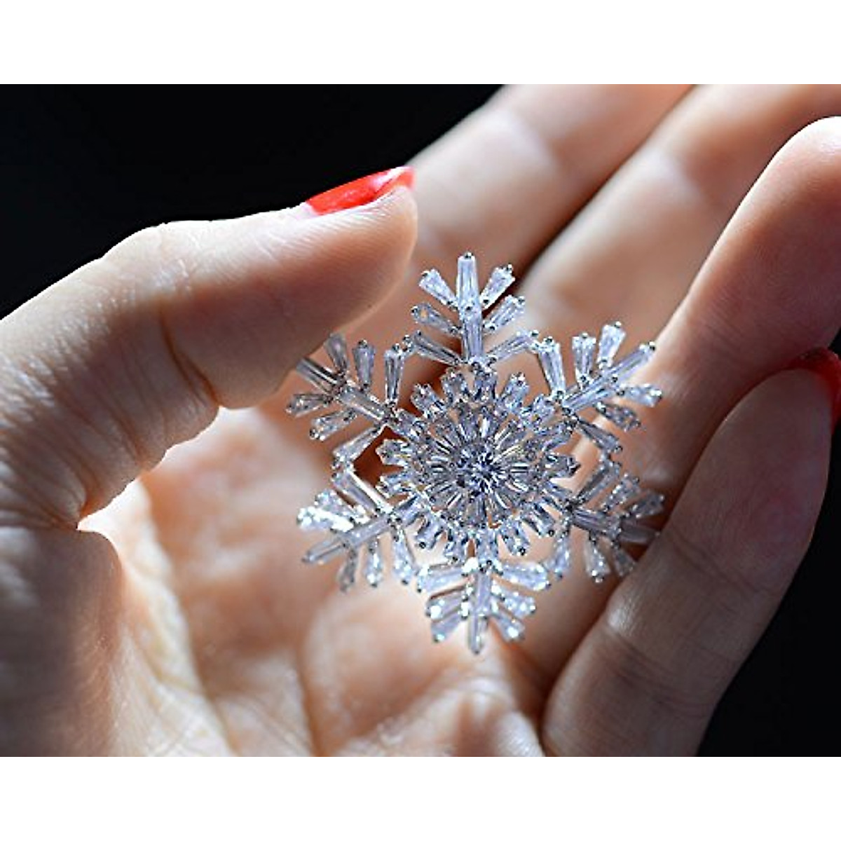 MODERN CHRISTMAS CLEAR CRYSTAL SNOWFLAKE BROOCH PIN MADE AUSTRIAN CRYSTALS (Brooch)