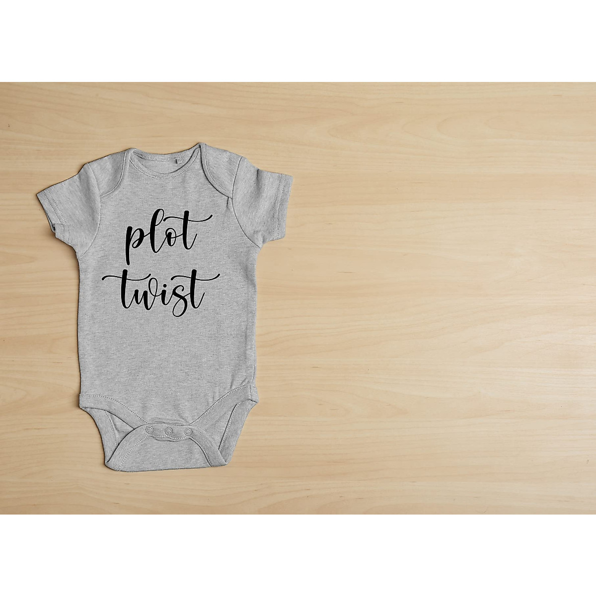 Everyday Hero Clothing Co. Pregnancy Announcement Onesie Size 0-3 Months: Plot Twist Baby Announcement for family Romper Gray. Baby Boy Girl