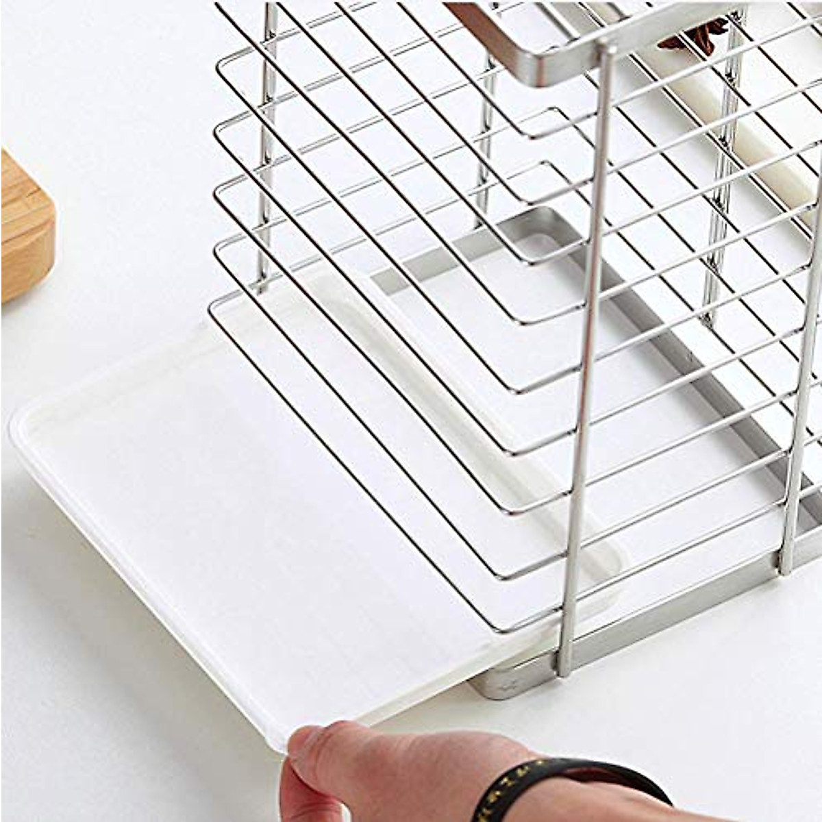 ZH1 The Thickened 304 Stainless Steel Knife Holder is Easy to Clean and Save Space. The Unique Slot Can Protect The Blade and Has a Removable Water Tray.