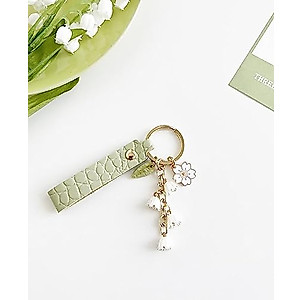 LAEKOU Lily of The Valley Flower Key Chain Green Leather Keychain for Car Keys, Key Chains Accessories for Women And Girls Gifts