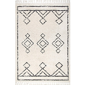 nuLOOM Mackie Moroccan Tasseled Shag Area Rug, 4' x 6', Off-white