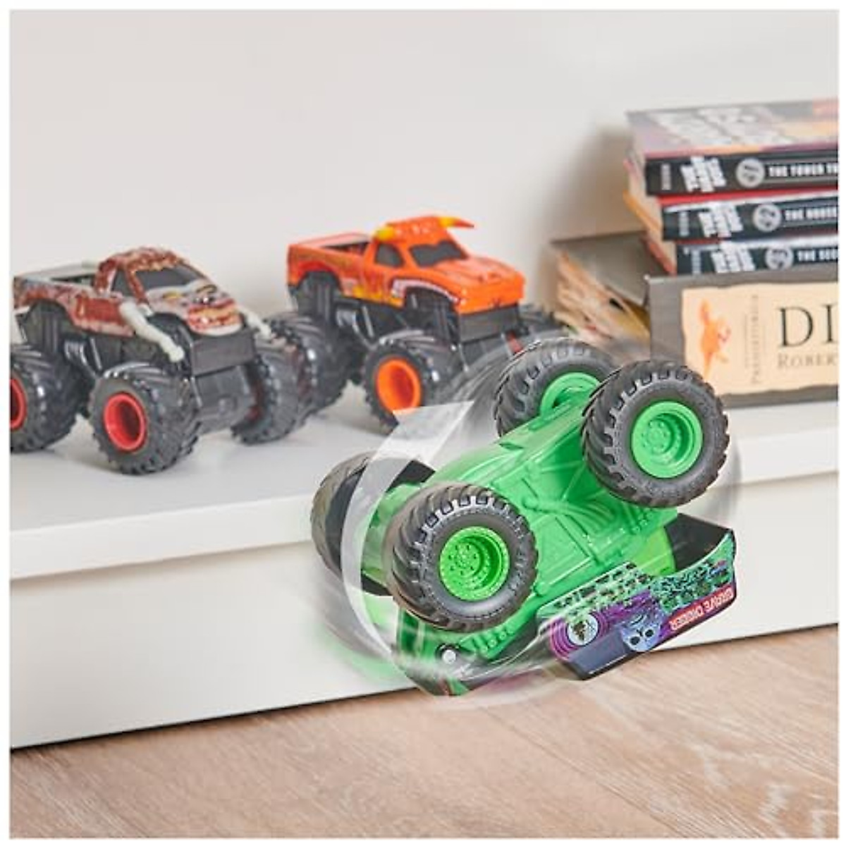 Monster Jam, 2-Pack Official Grave Digger and El Toro Loco Clip & Flip Monster Trucks, 1:43 Scale Kids Toys for Boys