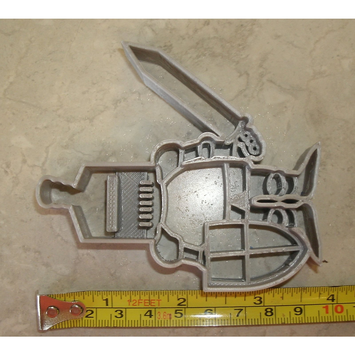 KNIGHT IN SHINING ARMOR WITH SWORD RENAISSANCE MEDIEVAL MIDDLE AGES COOKIE CUTTER MADE IN USA PR776