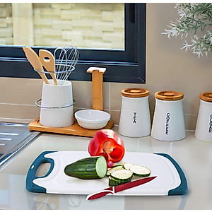 CHEF GRIDS Durable Plastic Cutting Board Set, Chopping Board Thick Plastic, for Vegetable Meat or Cheese with Non-Slip Feet and Handles with Juice Groove (Red, Blue, Grey)