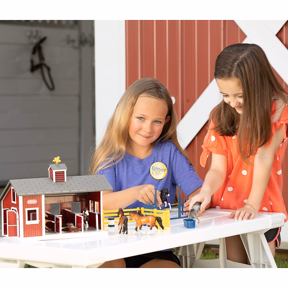 59197 Stablemates Red Stable Set with Two Horses, N/a