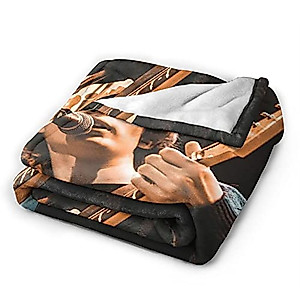 MEROHORO Finn Wolfhard Throw Blanket, Air-Conditioning Blanket, Super Soft & Comfy Flannel Fleece Blanket, Lightweight Cozy Microfiber Anti-Pilling Plush Blanket for Sofa Chair, Bed, Couch (3 Sizes)