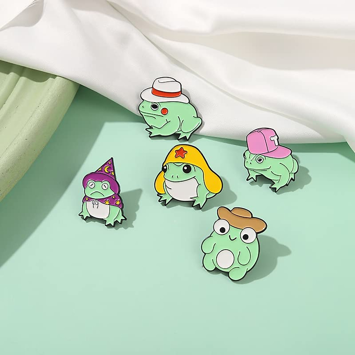 MOMEITU Kawaii pins, Backpack Aesthetic pins, Cute Anime pins, Cute Enamel pins, Kawaii Backpack pins Cute pins(ID04)