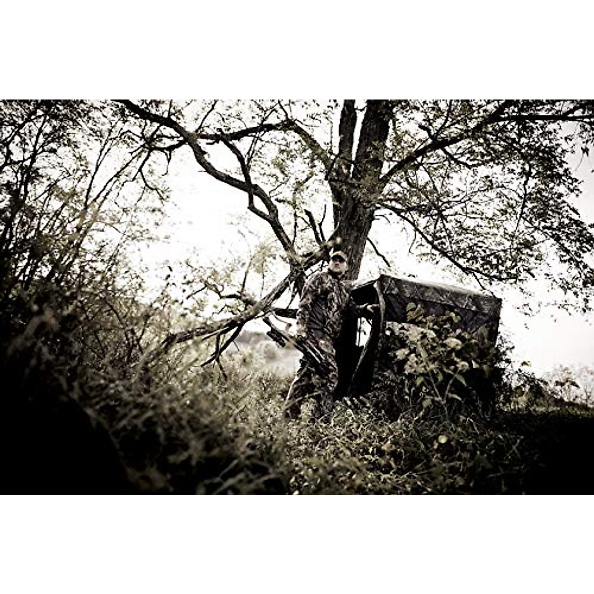 Ameristep Pro Series Extreme View Hub Blind | 3-Person Hunting Blind in Mossy Oak Country DNA Camo