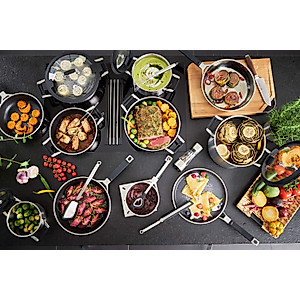 RÖSLE Silence Pro Frying Pan with Scratch-Resistant Premium Non-Stick Coating ProResist, Silicone Handle, 28 cm, 18/10 Stainless Steel, Suitable for Induction Cookers, Dishwasher Safe, Silver/Black