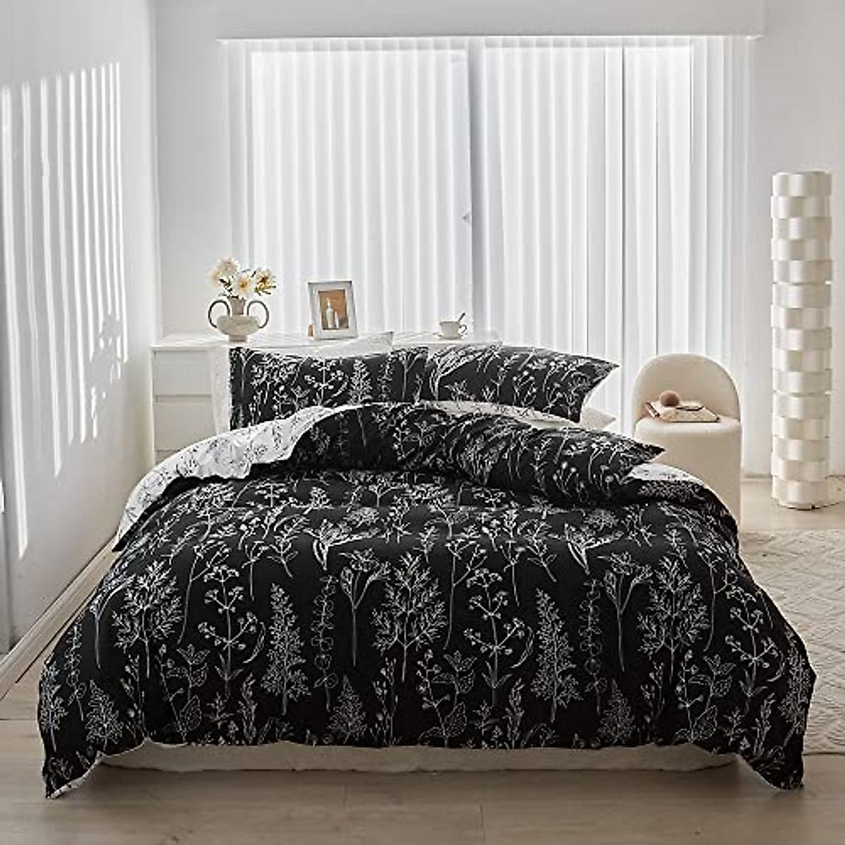 Floral Queen Duvet Cover, Microfiber 3 Pieces Floral Bedding Queen Set, 1 Duvet Cover +2 Pillowcases, Black and White Floral Duvet Cover Queen, with Zipper Closure, Durable, Easy Care (NO Comforter)