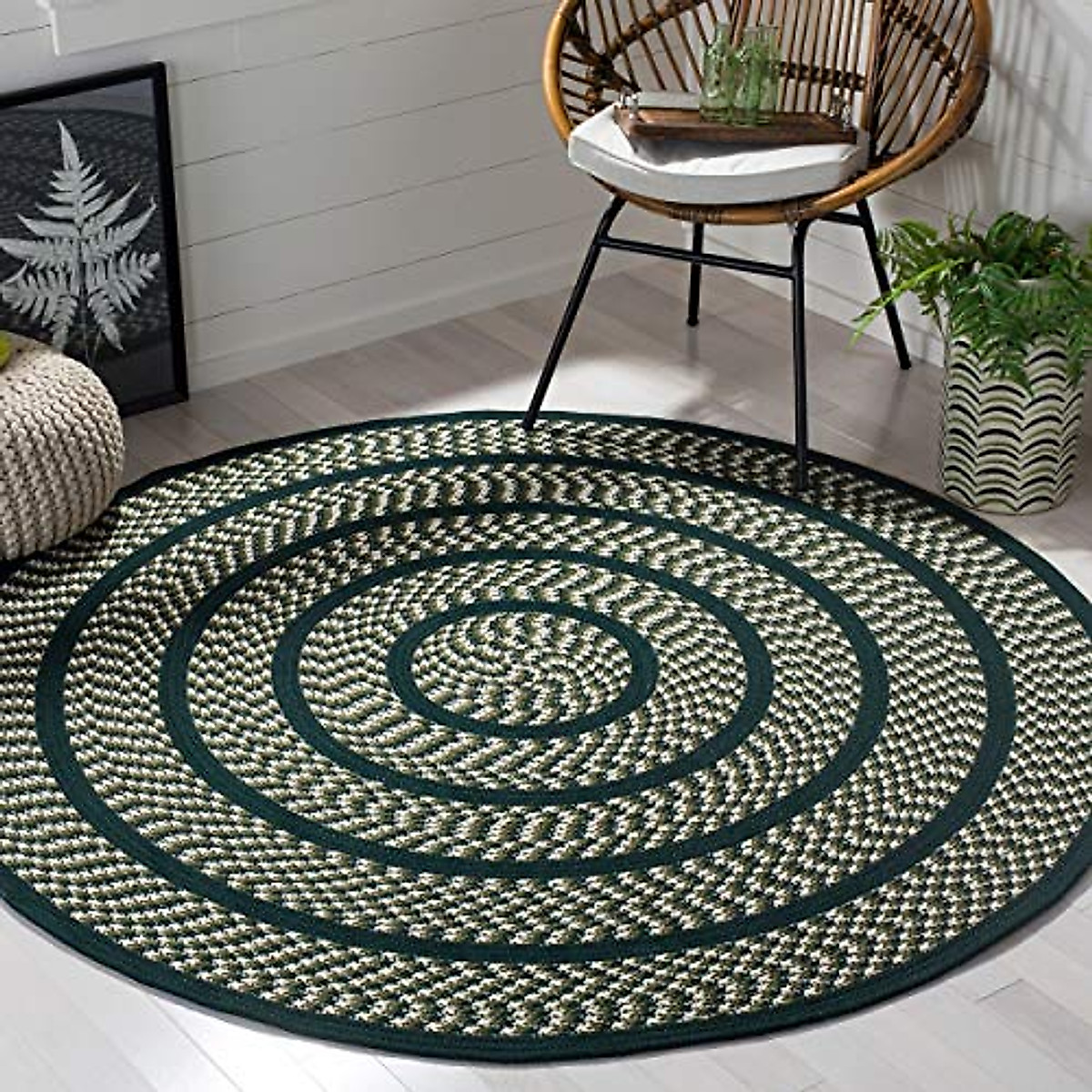 SAFAVIEH Braided Collection 4' Round Ivory / Dark Green BRD401B Handmade Country Cottage Reversible Area Rug