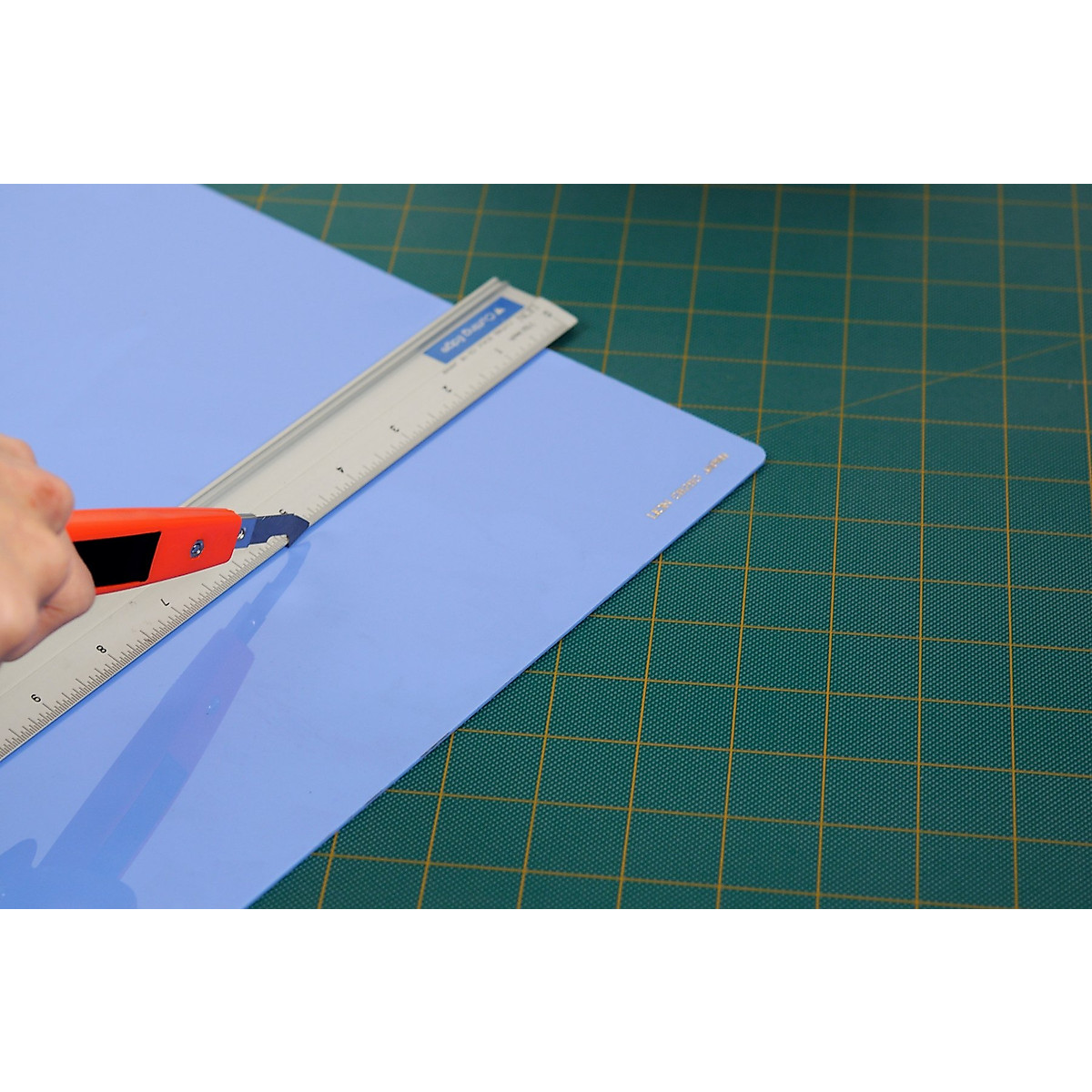 NT Cutter Multi-Use Plastic Cutter with Plastic Cutting Blade and Precision Knife Blade, 1 Cutter (M-500P)