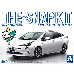 Aoshima 54161 Toyota Prius (Super White II) 1/32 scale pre-painted