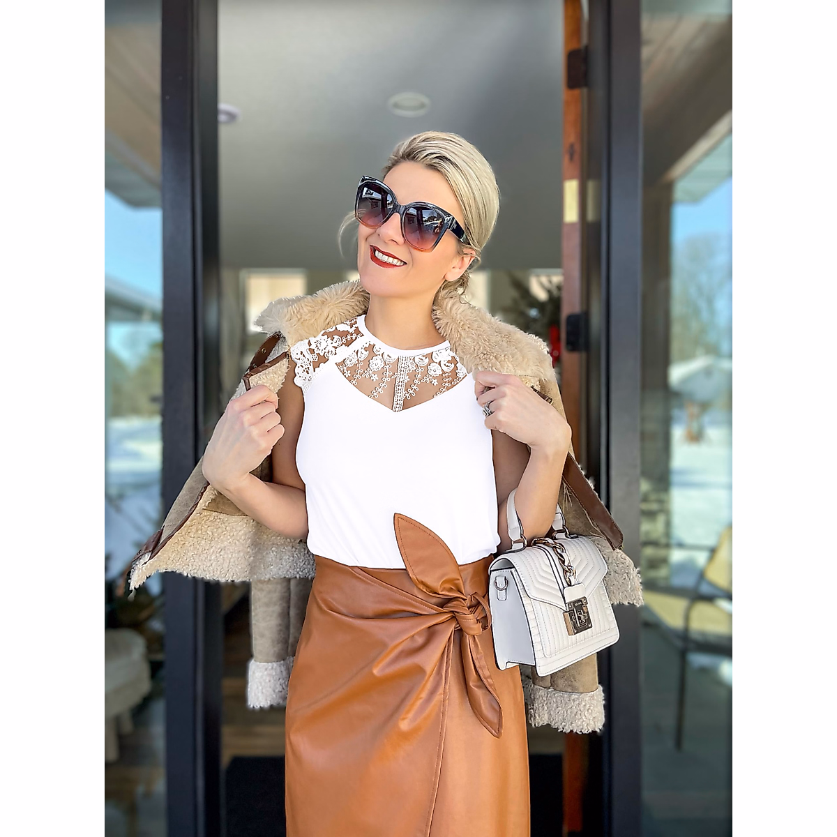 MIHOLL Women's Elegant 2025 Summer Top Sleeveless Camisole Round Neck Lace Trim Ruffle Tank Tops(White,Large)