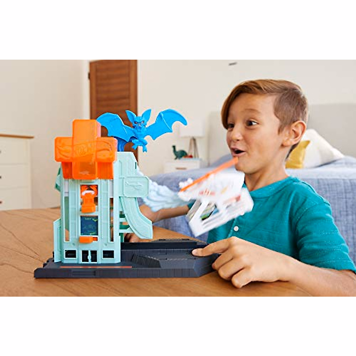 Hot Wheels Creature Attack Playsets, 4 - 8 years, Bat Hospital, Multi (GJK90)