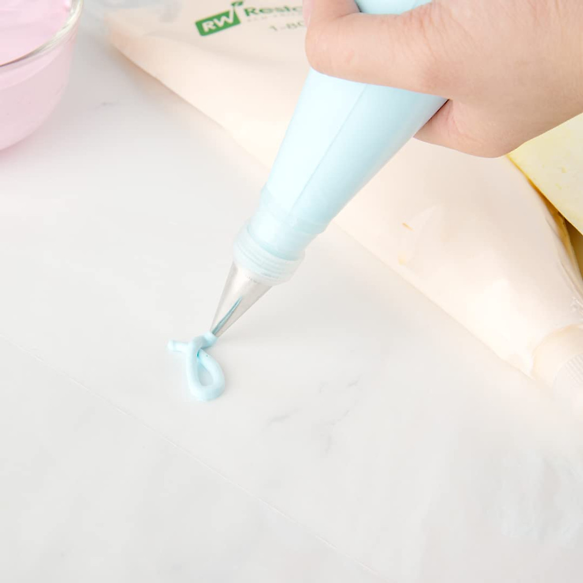 Restaurantware Pastry Tek Piping Tip 1 Round Round Tip For Icing - #6 Corrosion-Resistant Stainless Steel Icing Tip Dishwasher-Safe Decorate Cupcakes Cakes or Cookies