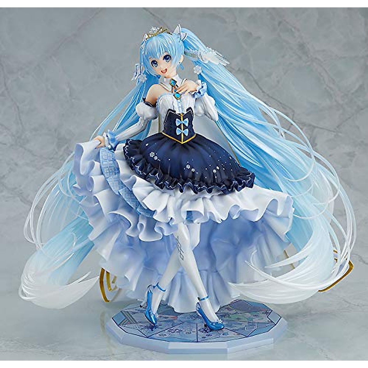 Good Smile Character Vocal Series 01: Hatsune Miku Snow Princess Version 1: 7 Scale PVC Figure,Multicolor,G94134