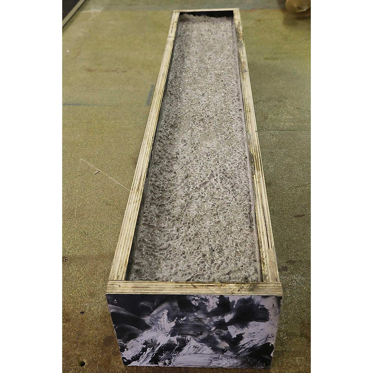 Stone Master Molds Chiseled Edge Concrete Countertop Edge Form Liner 8'x6"x2"