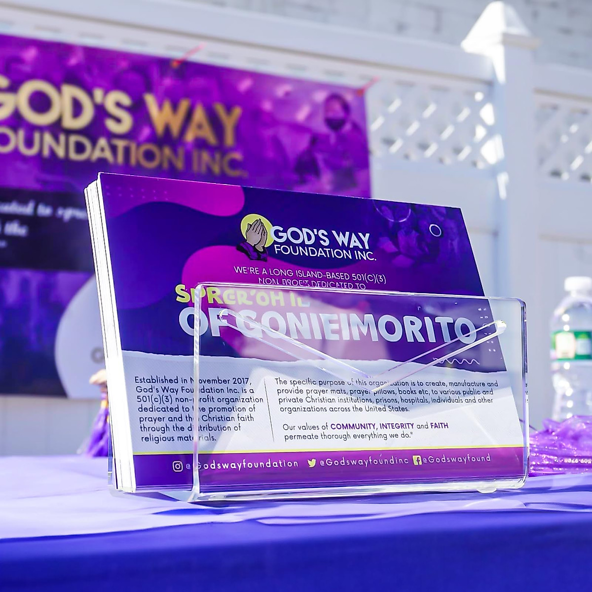 FUCDTEFC Acrylic Mail Holder, Clear Acrylic File Letter Organizer, Vertical Envelope Mail Holder for Desk, Lightweight Countertop Bill Holding Sorter Letter Invoice Stand for Home Office School