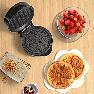 Mini Waffles Maker, Small Snowflake Waffle Irons Non-stick, Breakfast Belgian Waffles, Mini Waffle Iron Make Waffle in Minutes, Portable Pancake Maker Machine for Kid, Easy to Clean, 5 Inches Wide