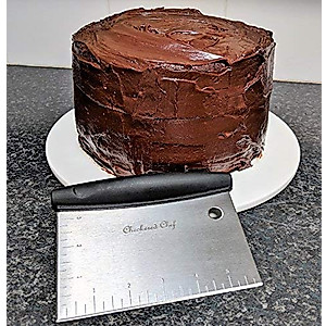 Checkered Chef Dough Scraper - Stainless Steel Kitchen Bench Scraper, Icing Smoother & Food Chopper - Pizza, Vegetable and Pastry Cutter w/Protective Plastic Cover﻿