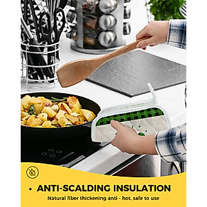 Pot Holders Set of 2,Irish Saint Patricks Green Shamrock Potholder for Kitchen Heat-Proof Hot Pads,Light Clover Black Plaid Vintage Cotton Linen Hot Mats Potholders for Cooking Baking BBQ