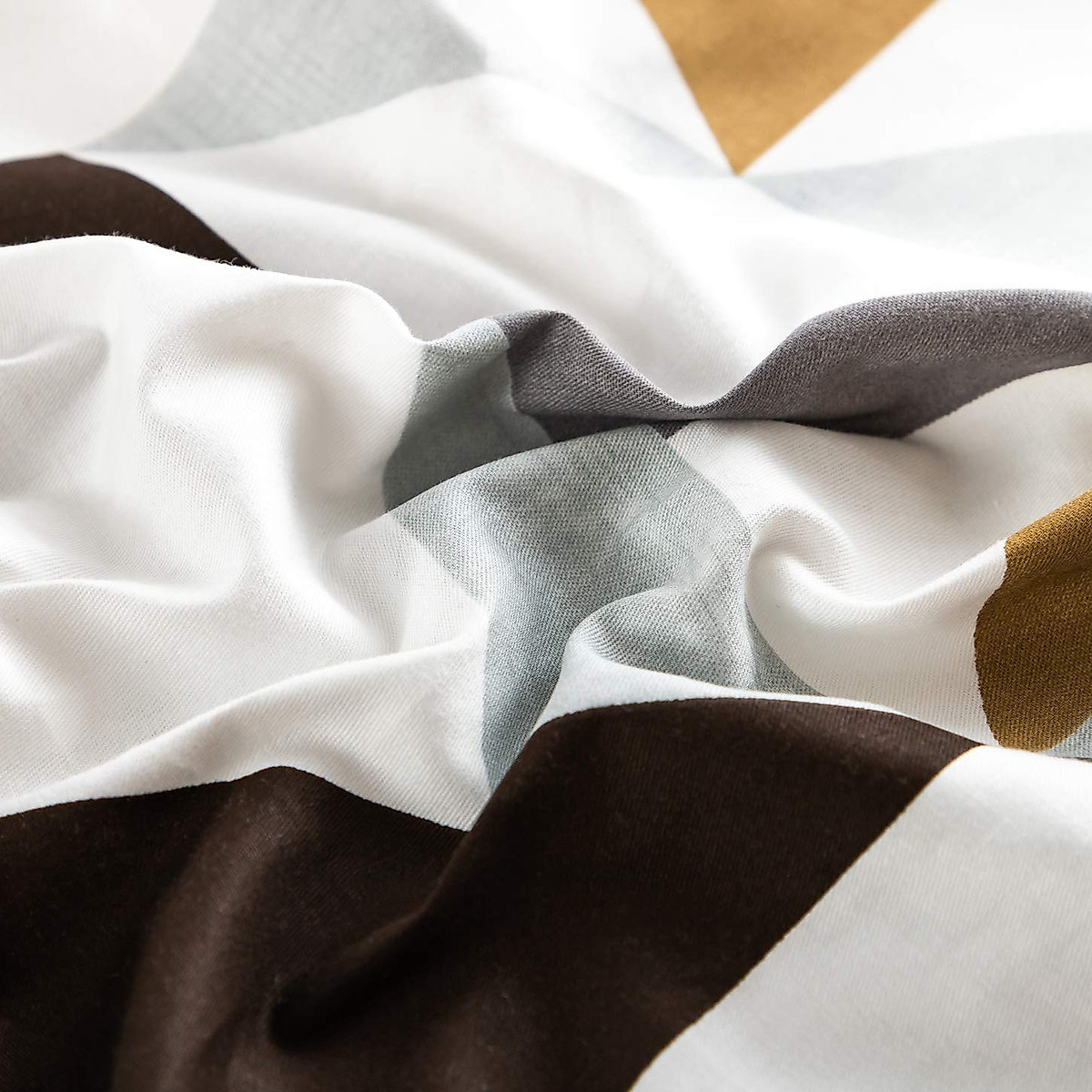 SUSYBAO 100% Cotton Pillowcases Queen Size Set of 2 Gray Triangle Geometric Print Bed Pillow Covers Envelope Closure End Pillow Protectors Hotel Quality Soft Durable Easy Care, 20 in x 26 in