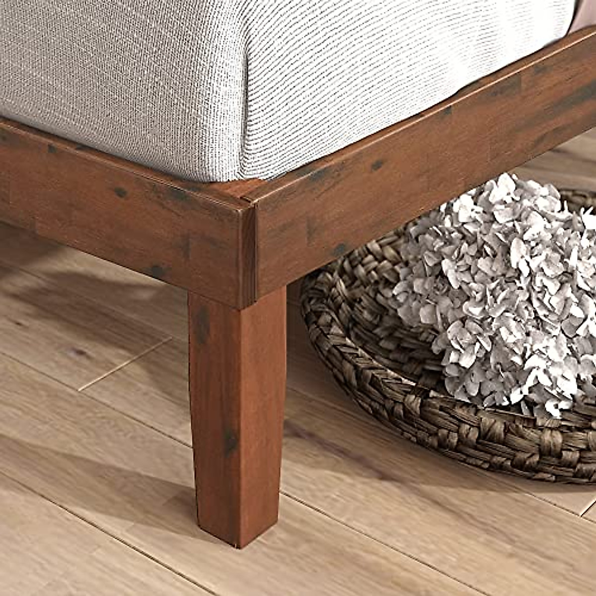 ZINUS Vivek Wood Platform Bed Frame with Headboard, Solid Wood Foundation with Wood Slat Support, No Box Spring Needed, Easy Assembly, Twin