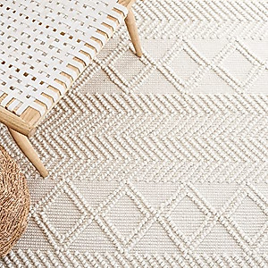 SAFAVIEH Natura Collection Accent Rug - 4' x 6', Ivory, Handmade Moroccan Boho Tribal Wool, Ideal for High Traffic Areas in Entryway, Living Room, Bedroom (NAT335A)