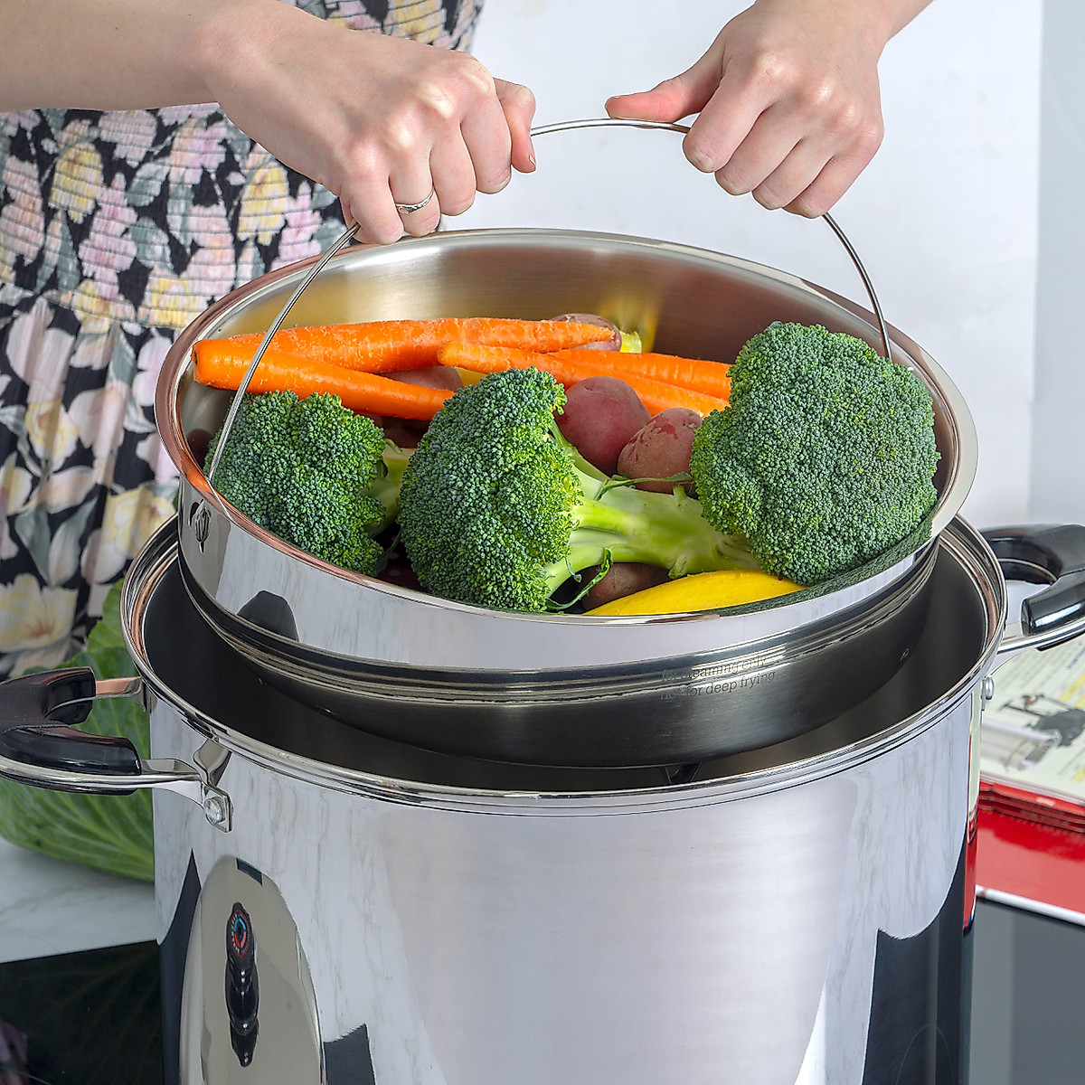 Maxam 30 Quart Stock Pot & Steamer Basket Set - Waterless Cooking & High Heat-Retention - Soup Pot w/Lid for Cooking & Serving